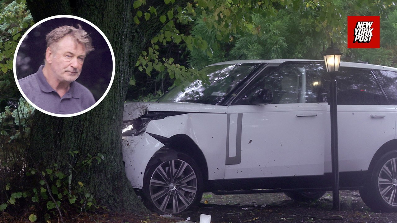 Alec Baldwin crashes car into tree in The Hamptons - video Dailymotion