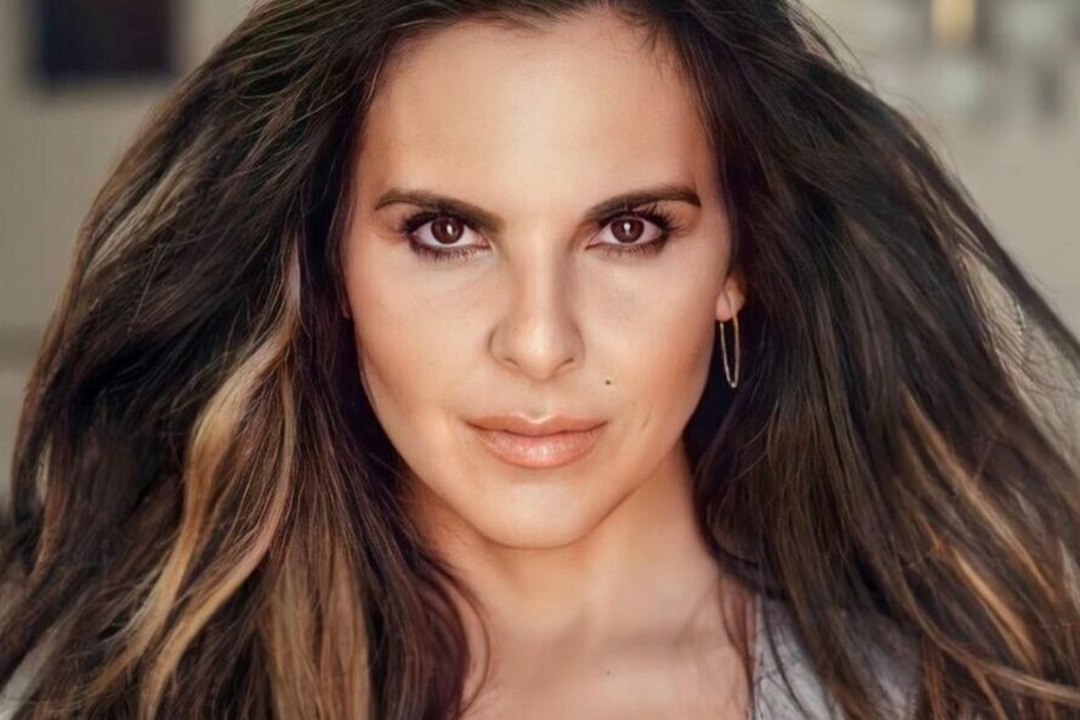 ¡Kate del Castillo adoptó a un bebé! - Vídeo Dailymotion