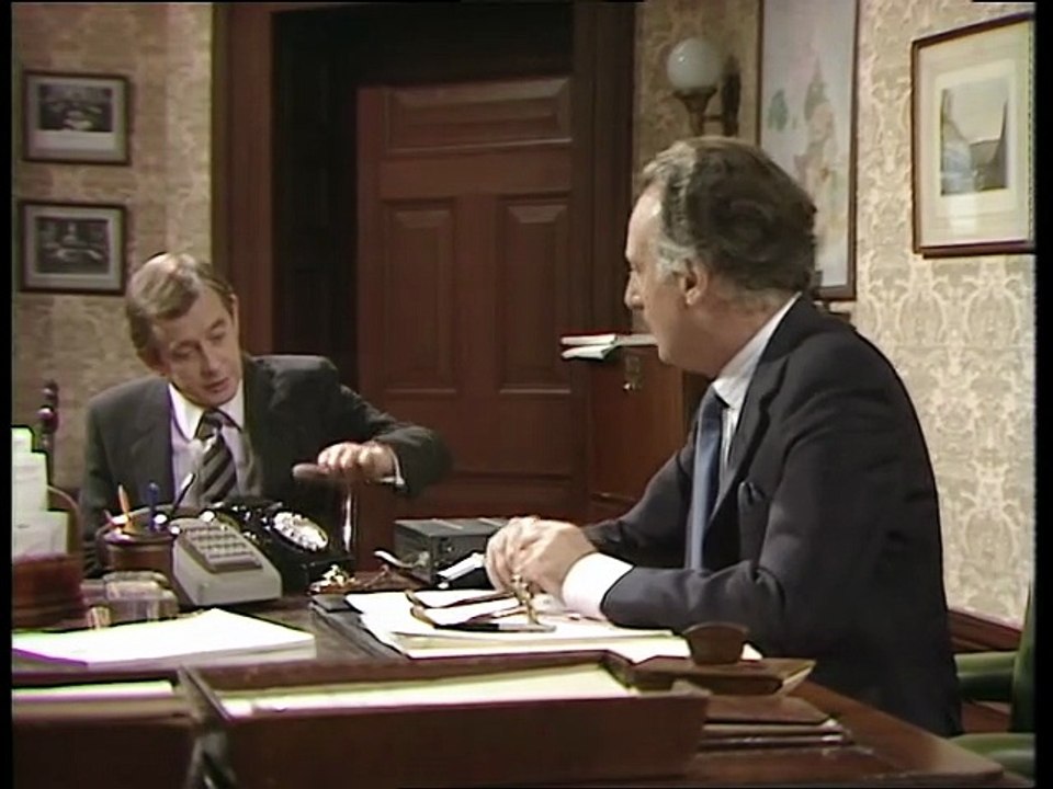 Yes Minister - S03E01 - Equal Opportunities - video Dailymotion