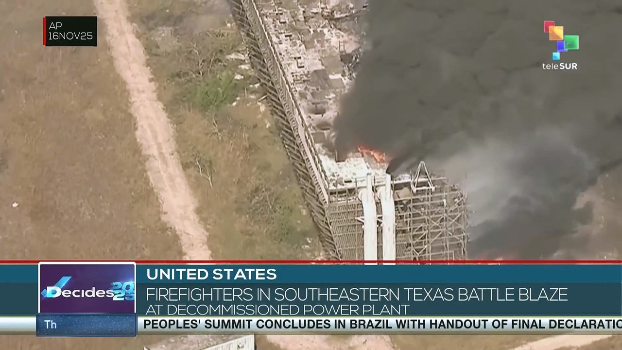 United States: Firefighters in southeastern Texas battle blaze at ...