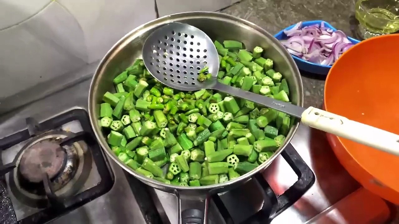 Bhindi Masala Recipe 🥒| Easy & Tasty Bhindi Fry | No Sticky Okra 🍳 ...