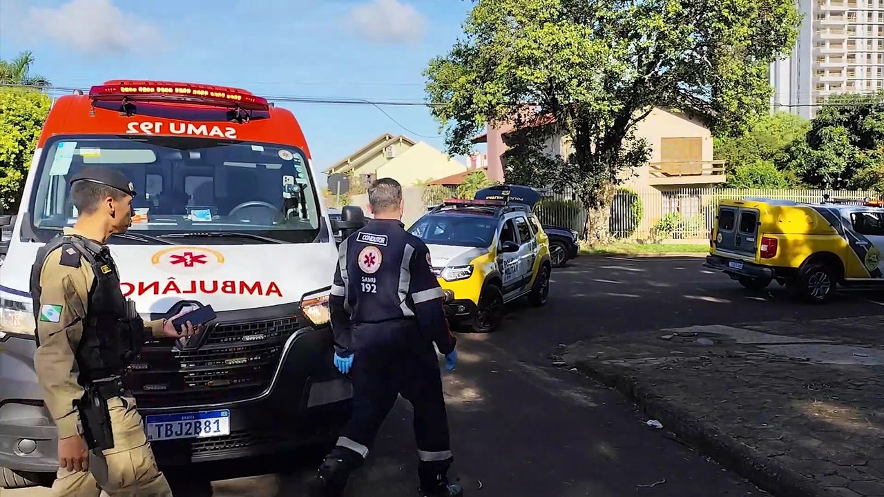 Policial a caminho do trabalho fratura perna em batida entre Logan e ...