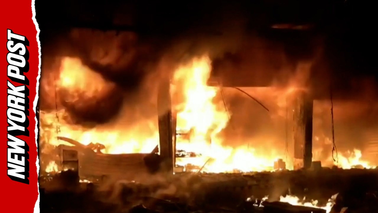 Scores dead and missing in massive Pakistan mall fire - video Dailymotion