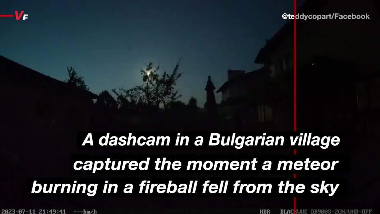 A Dashcam Recorded the Exact Moment a Meteor Lit Up the Night Sky ...