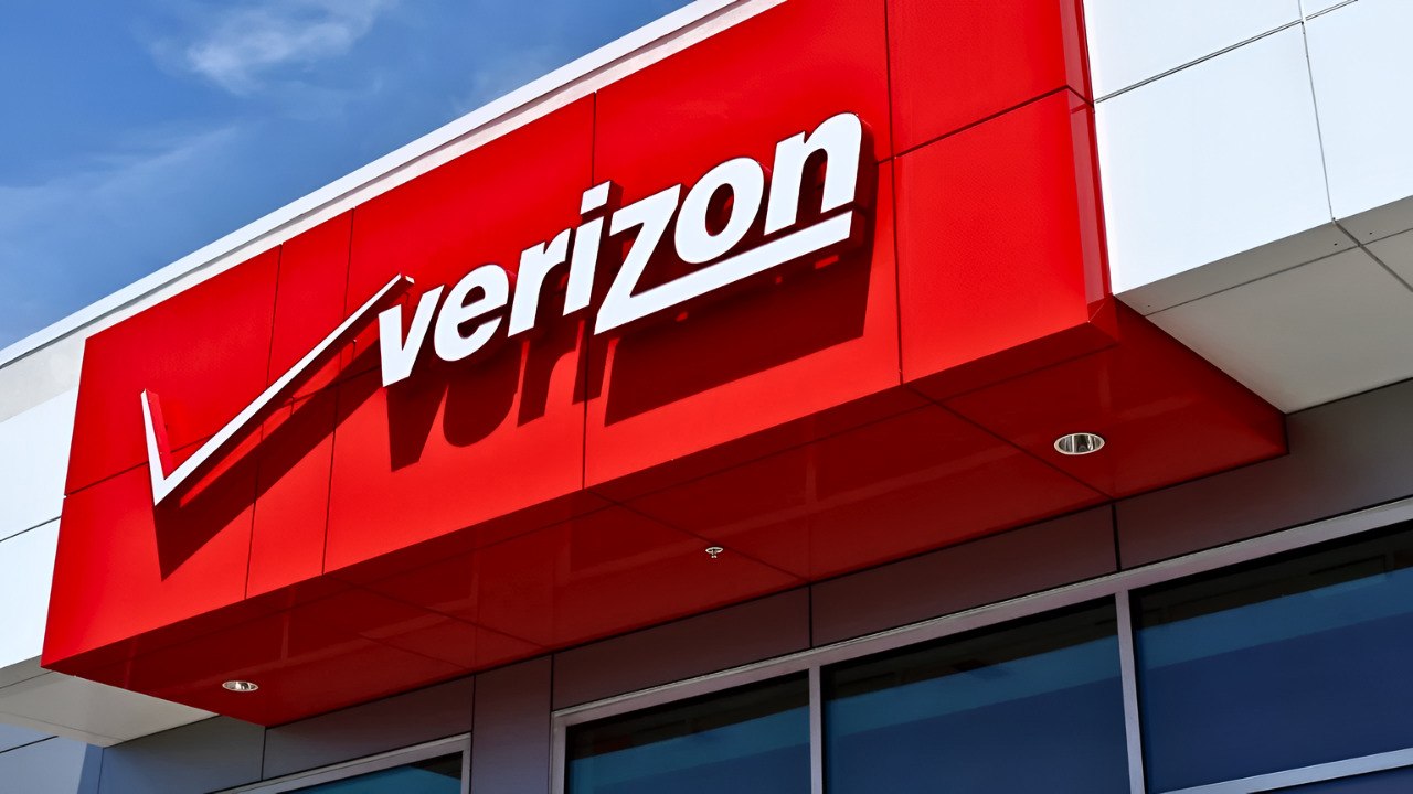 Verizon Hit With FCC Review After Offering $20 Credit For 10 Hour ...