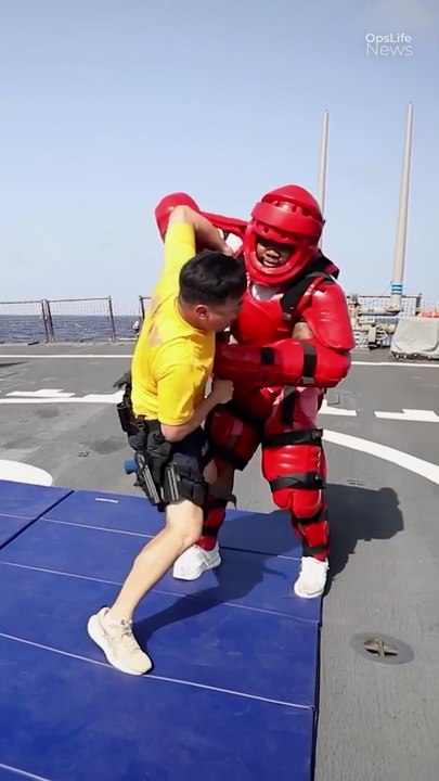 How the U.S. Navy Turns Weak Recruits Into Warriors - video Dailymotion