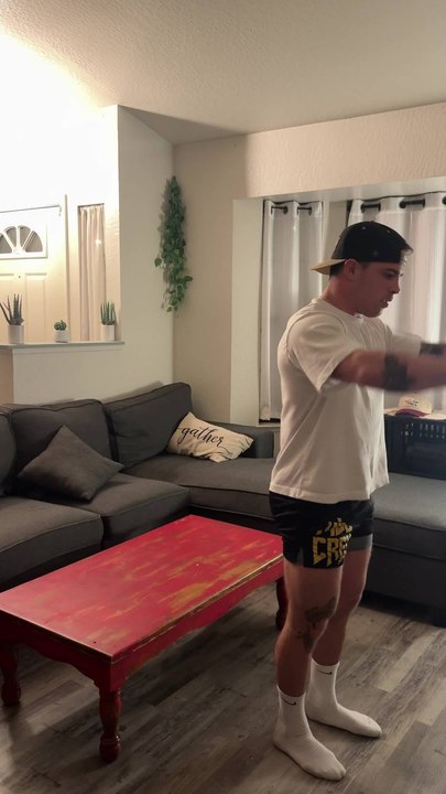 Backflip Stunt on a Living Room Coffee Table - video Dailymotion