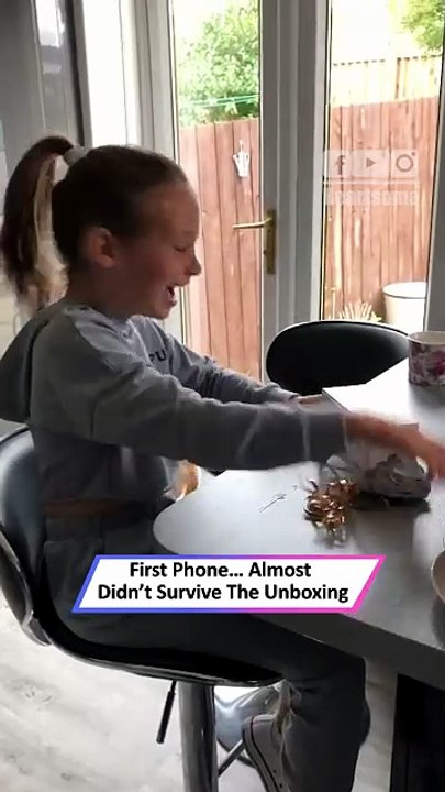 Birthday Phone Almost Falls… Olivia’s Reflex Saves the Day 📱😅 ...