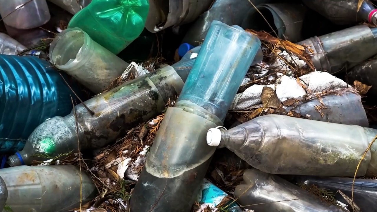 Ingeniero dona a discapacitados prótesis de mano impresas en 3D - video ...