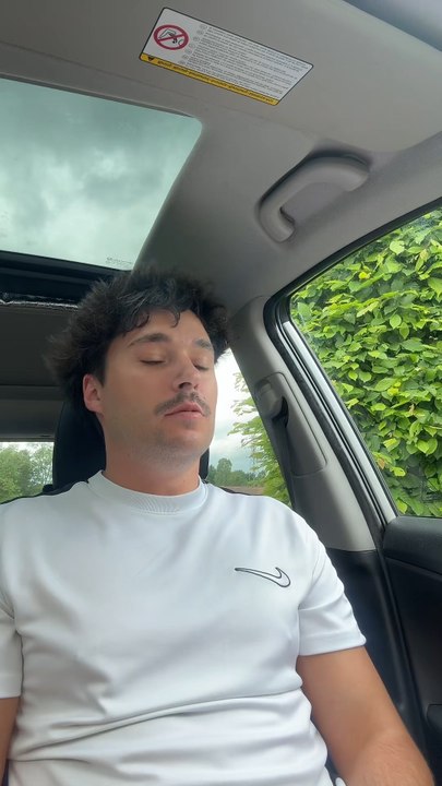 Le mec sortait avec deux filles en même temps ! 😮 - Vidéo Dailymotion