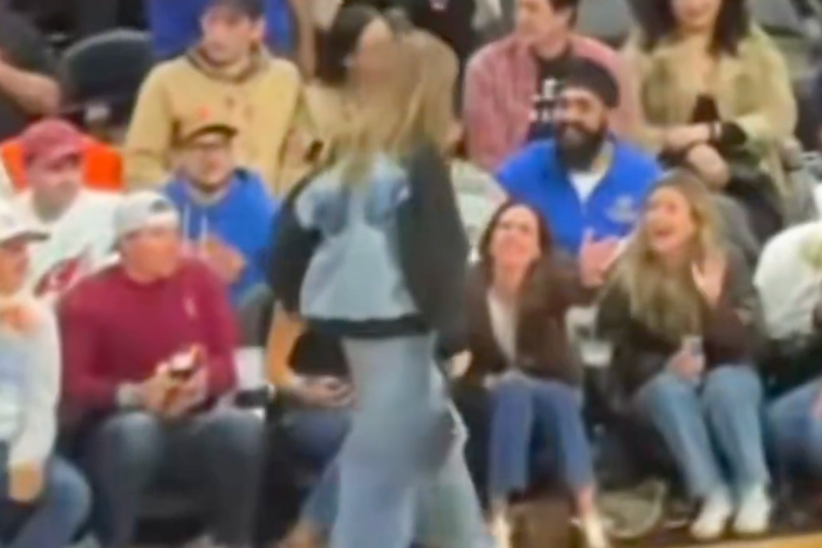 Taylor Swift fan?s courtside interaction goes viral during Knicks vs ...