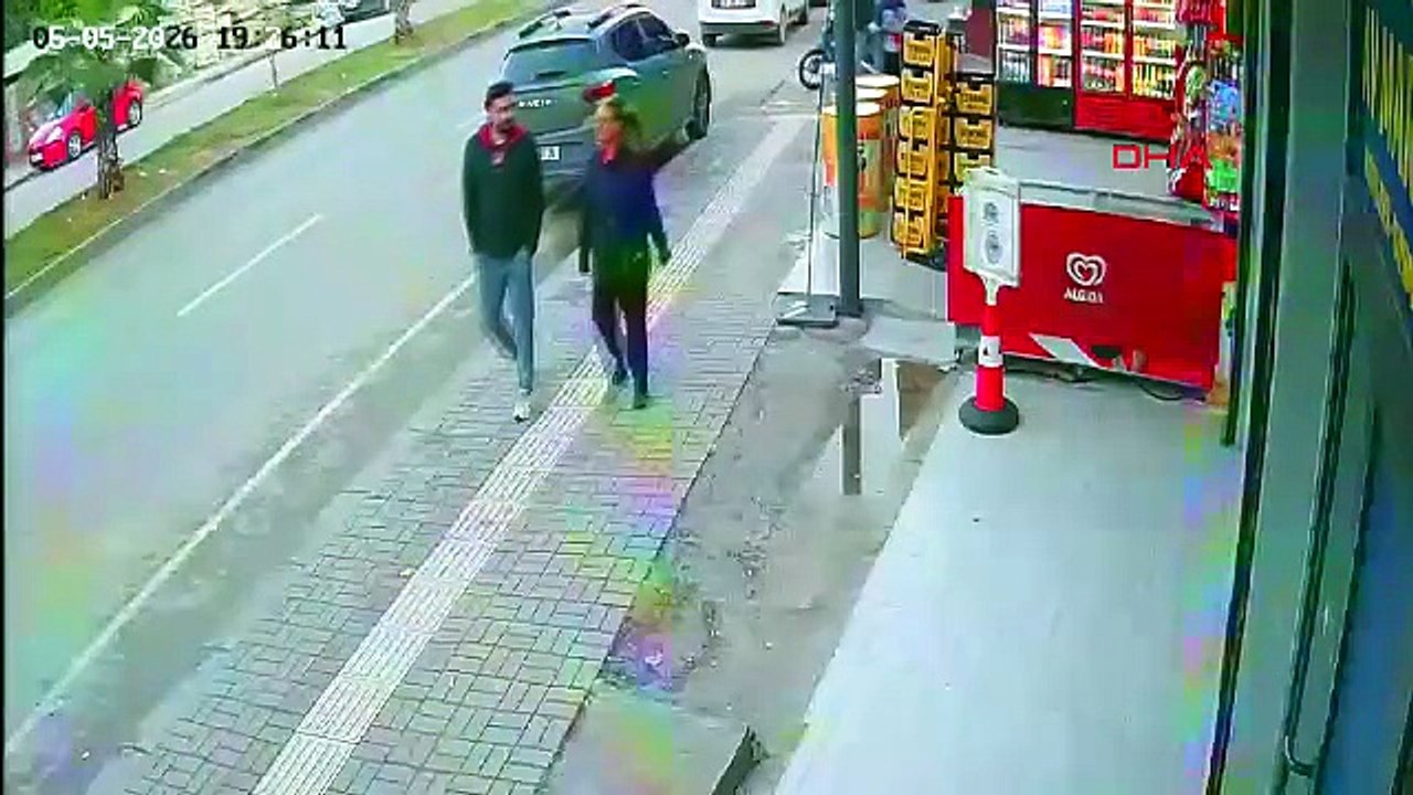 Motosiklet ile takip ettikleri kamyonetten seyir halinde tam 40 kilo et ...