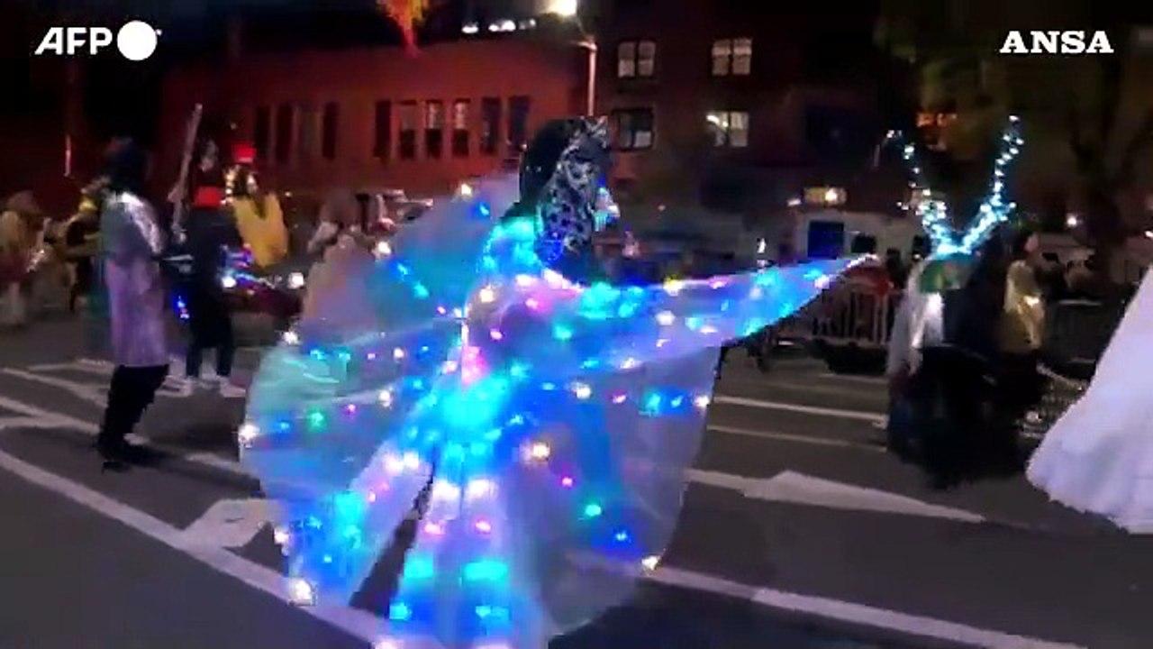 Usa, a New York torna la parata di Halloween - Video Dailymotion