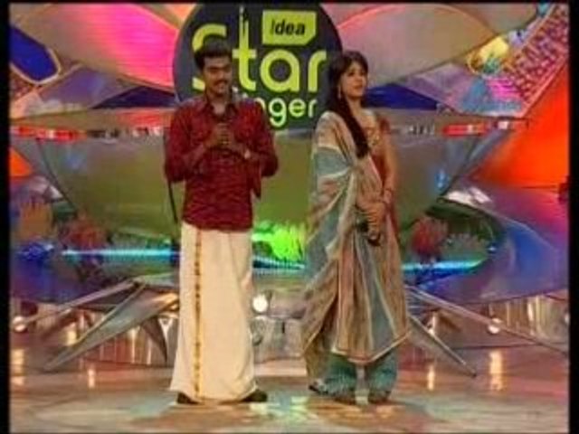 Navel Show In Idea Star Singer